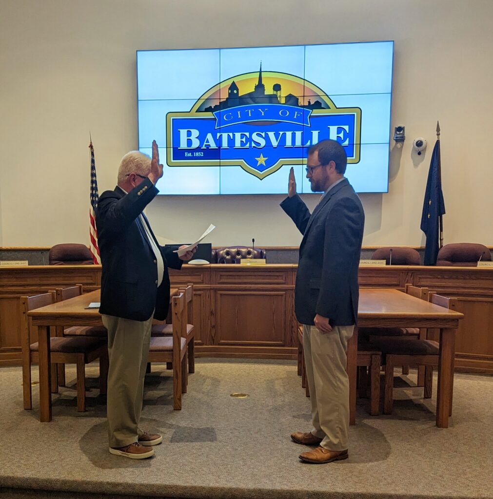 Judge sworn in in Batesville – WTRE Radio
